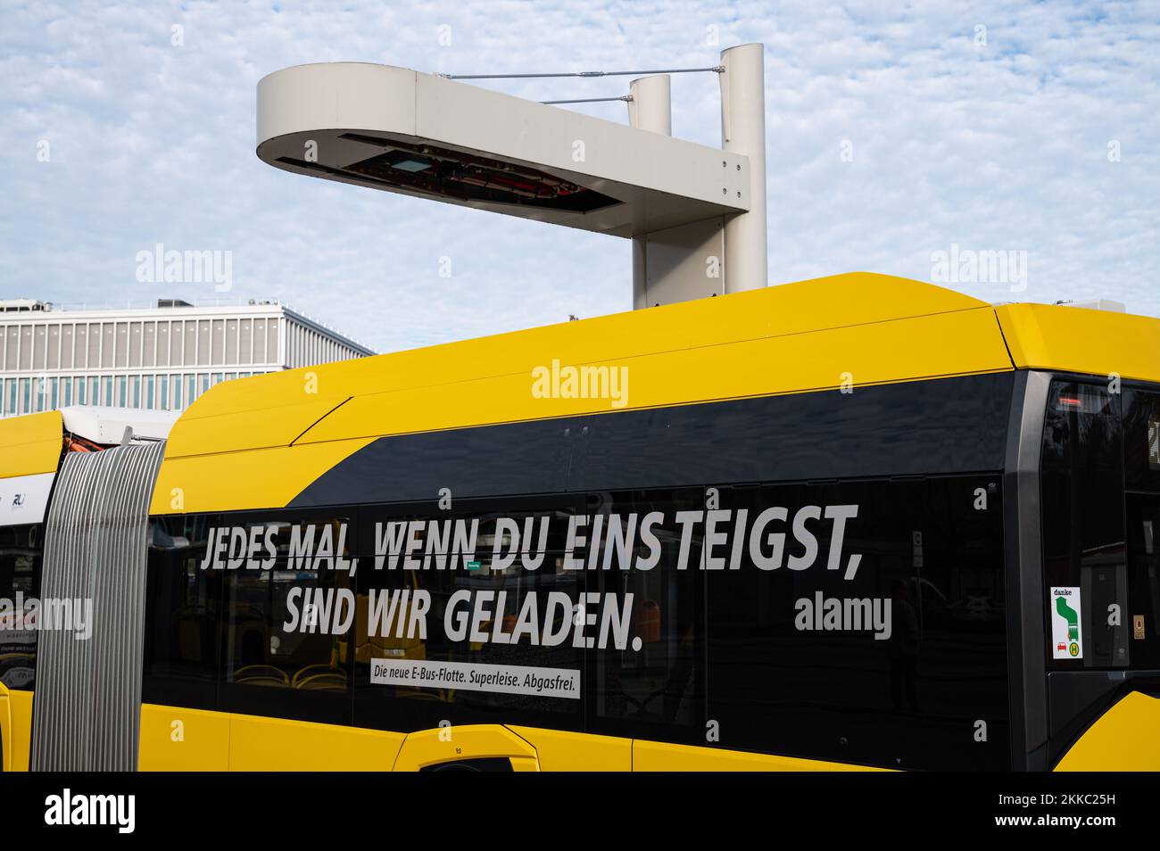 12.11.2022, Berlin, Germany, Europe - BVG E-MetroBus at charging ...