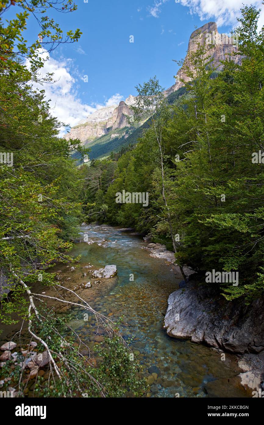 parque nacional de ordesa,cascada,río,gradas de soaso,bosque de hayas ...