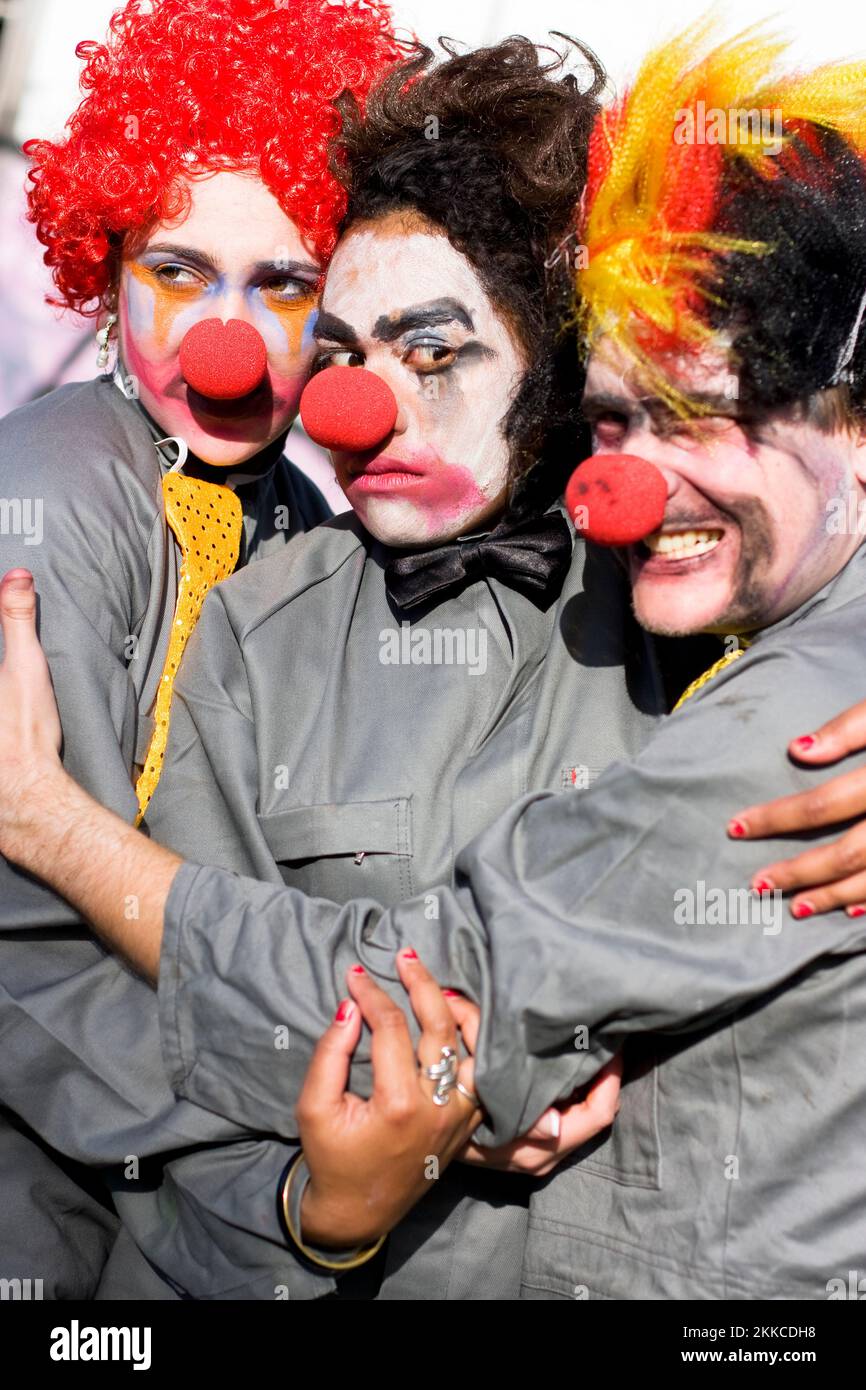 Stuck in middle of conflict hi-res stock photography and images - Alamy