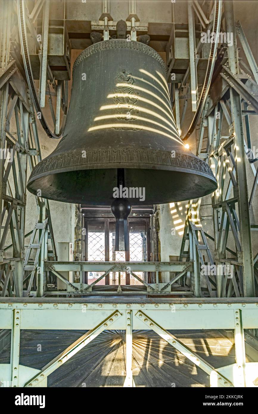 Stephansdom inside hi-res stock photography and images - Alamy
