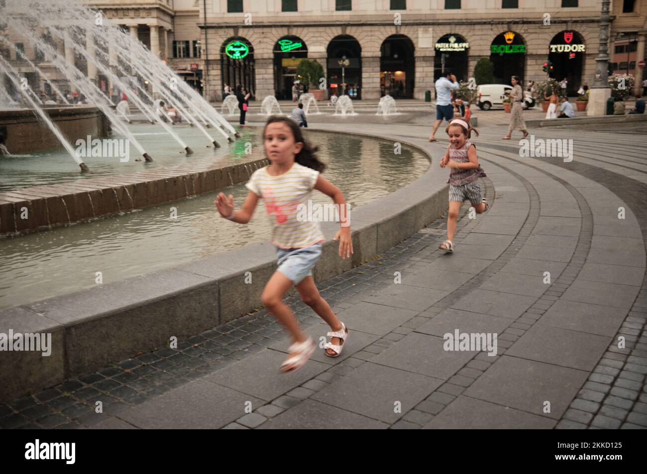 Fun kids running Stock Photo - Alamy