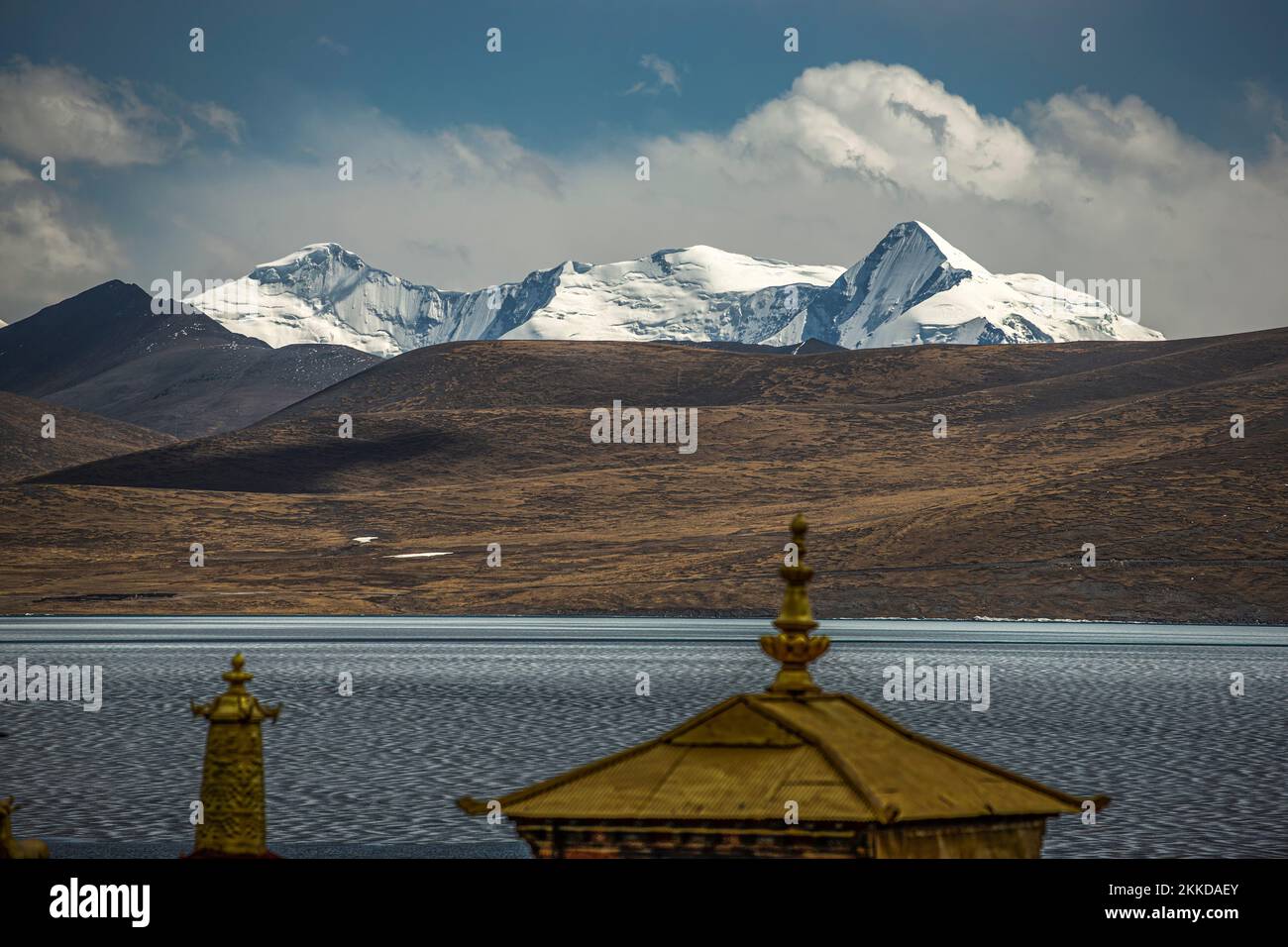 The golden roofs of the Sera Monastery temple in front of Pumoyum Co ...