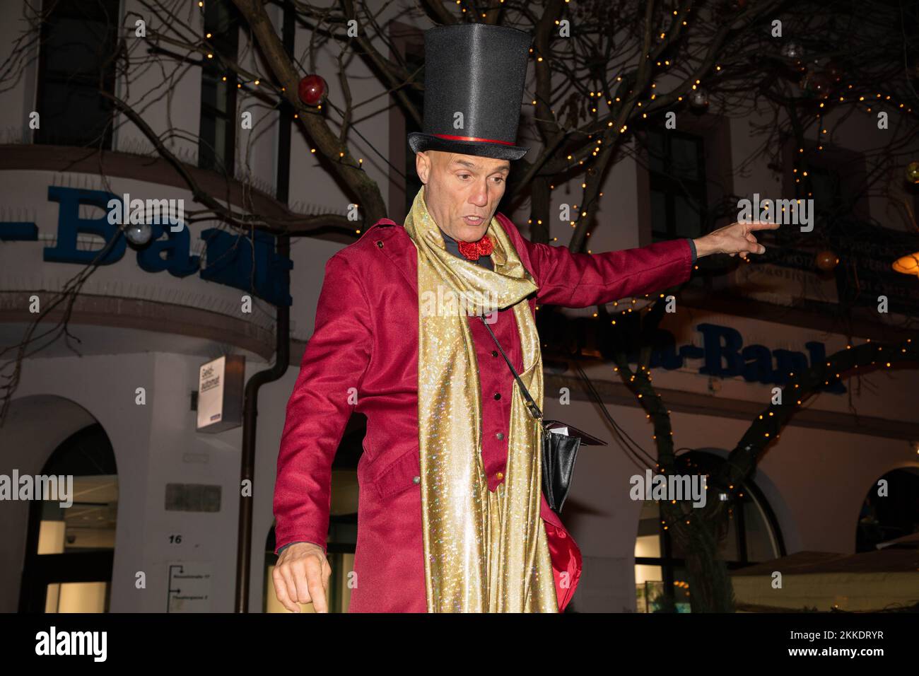 Zur Eröffnung des 639. Wenzelsmarktes in Bautzen zündete der ...