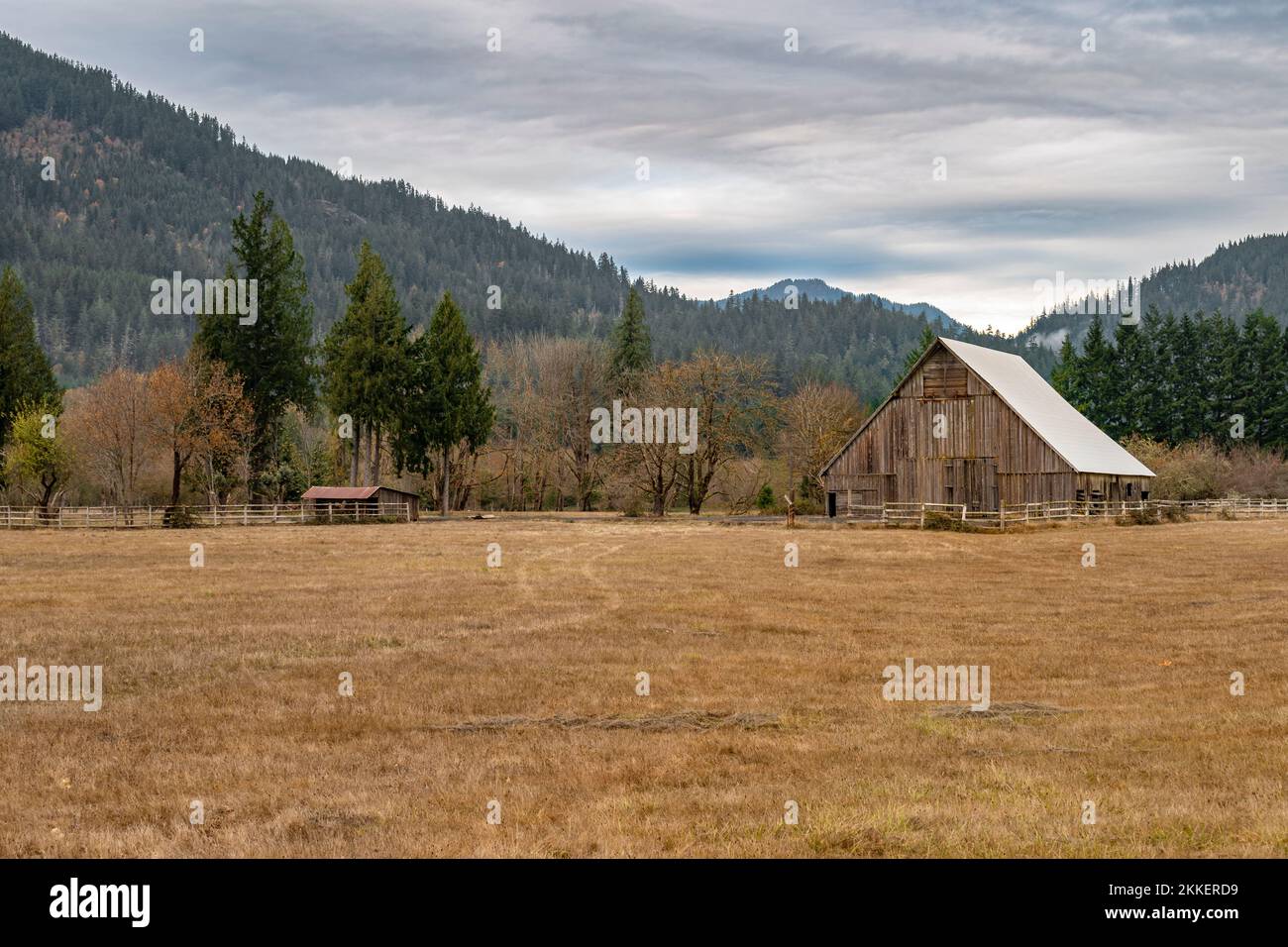 Rustic Barn in Cascade Foothills Stock Photo - Alamy