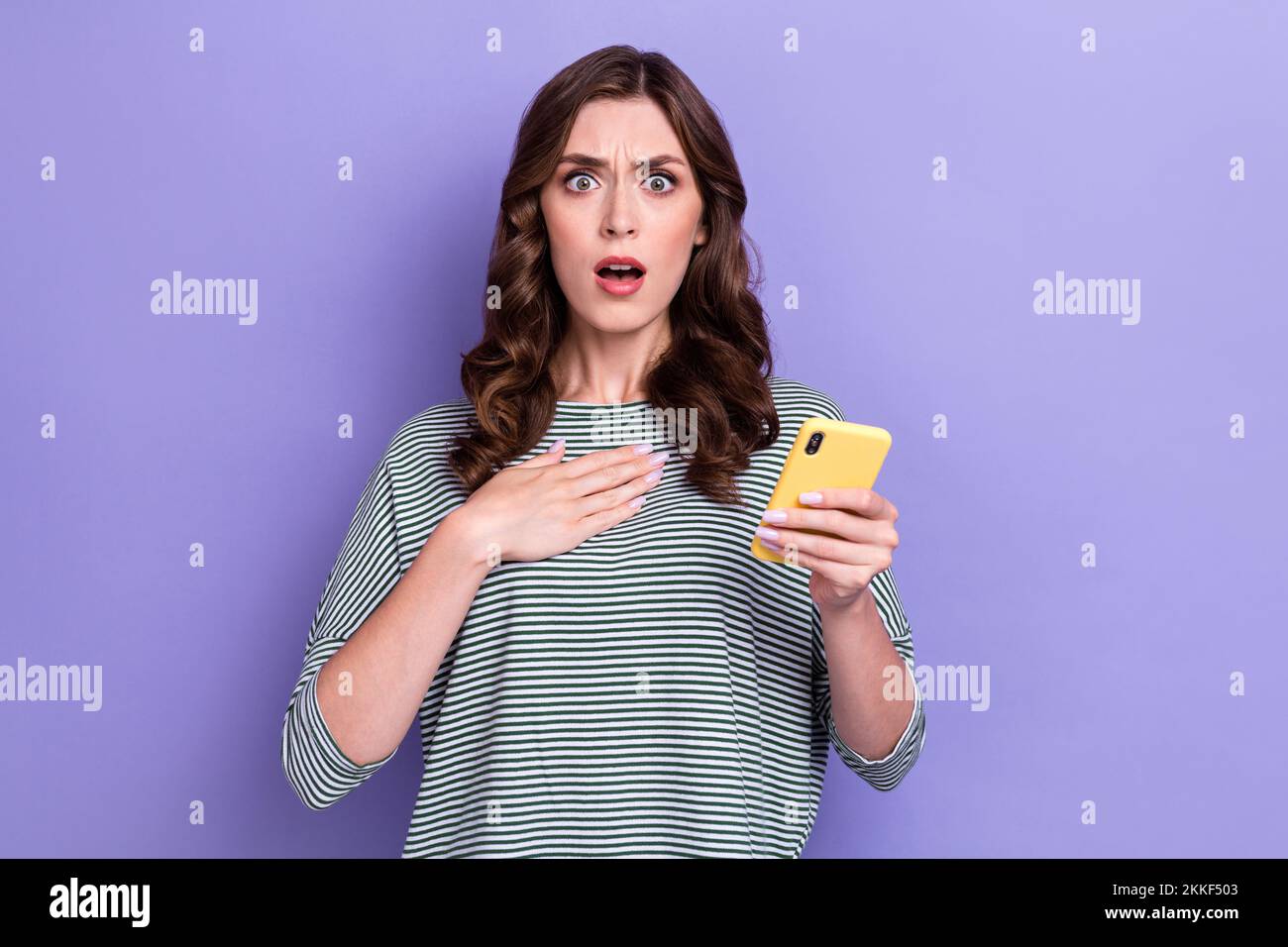 Photo of young scared terrified businesswoman hold smartphone ...