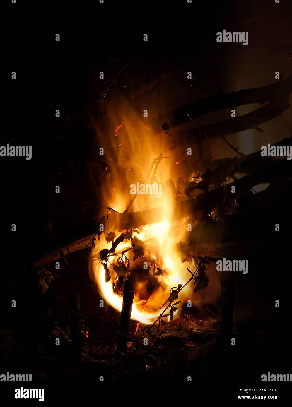 Vertical outdoor fireplace hi-res stock photography and images - Alamy