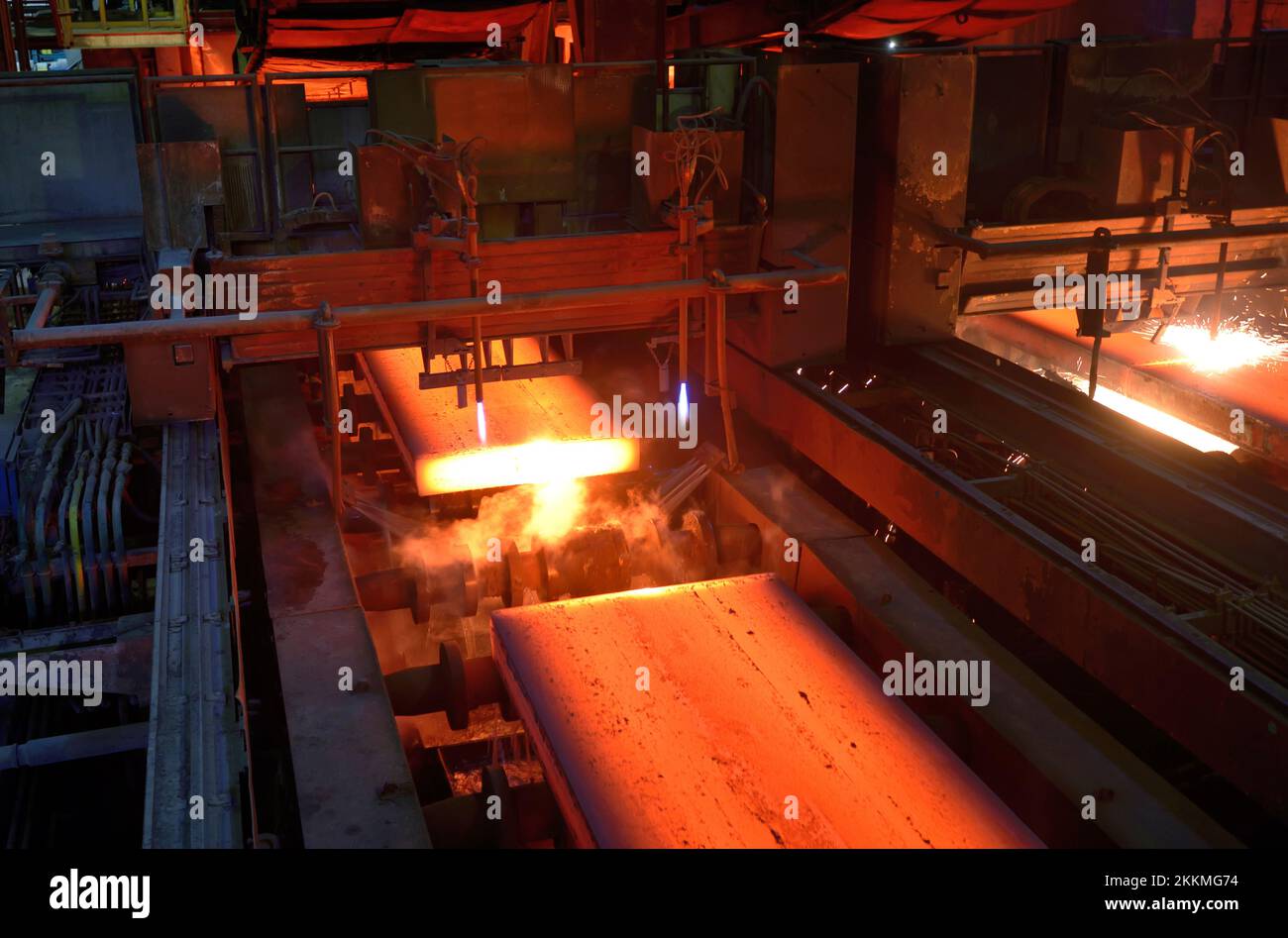 Cutting hot metal Stock Photo - Alamy