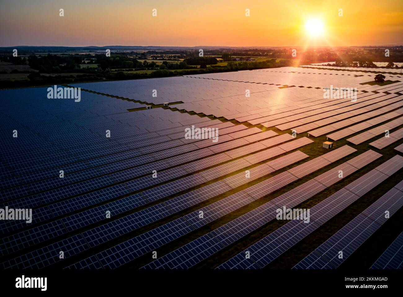 Solar farm uk sunset hi-res stock photography and images - Alamy
