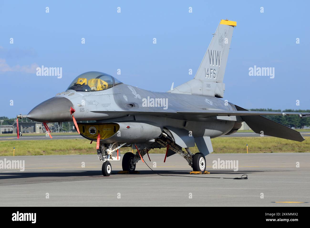 Lockheed martin f 16 fighter jets hi-res stock photography and images ...