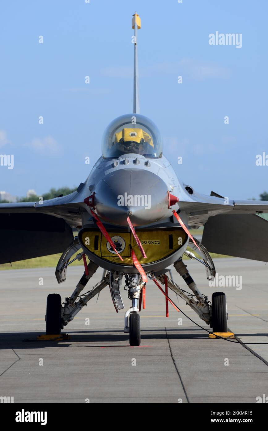Us air force f 16 falcon hi-res stock photography and images - Alamy