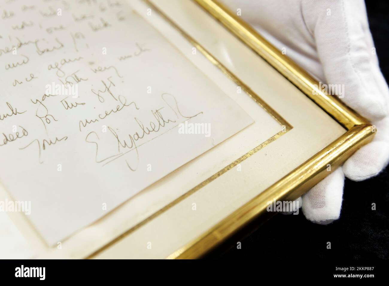 Firma della regina elisabetta iis immagini e fotografie stock ad alta ...