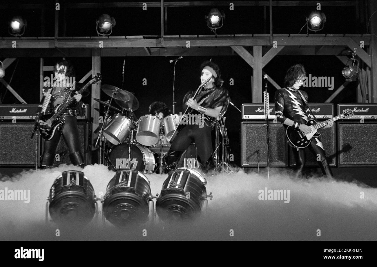 Gene Simmons, Eric Carr, Ace Frehley and Paul Stanley of Kiss perform ...