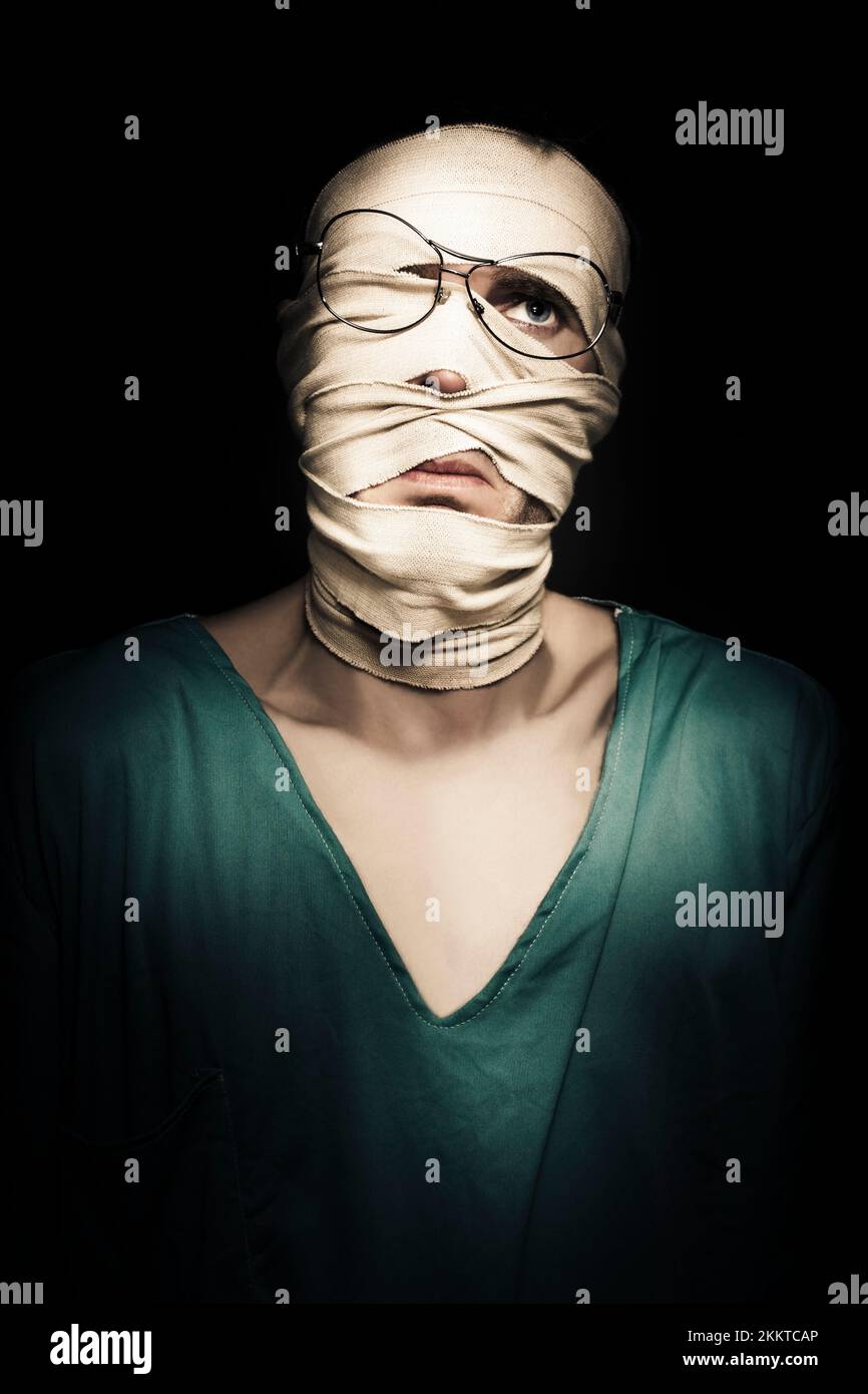 Face wrapped in bandages hi-res stock photography and images - Alamy