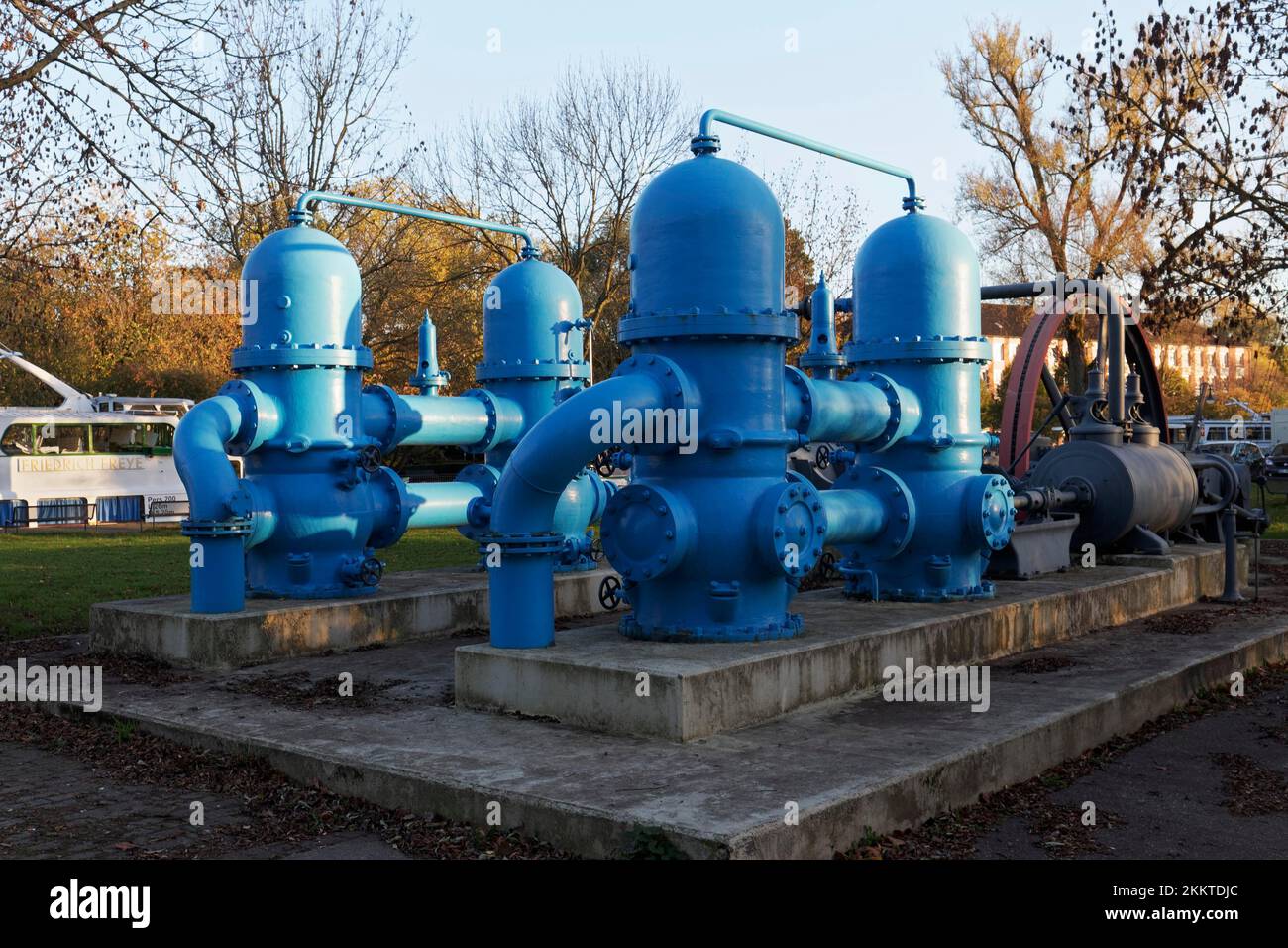 Steam pump, twin tandem compound engine, erected next to the Kahlenberg ...