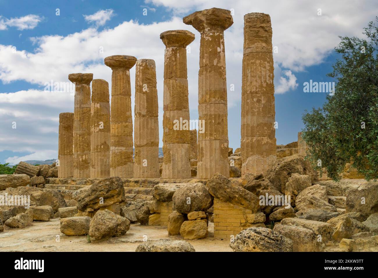 Valle dei Templi di Agrigento, Temple of Heracles Agrigento, Agrigento ...