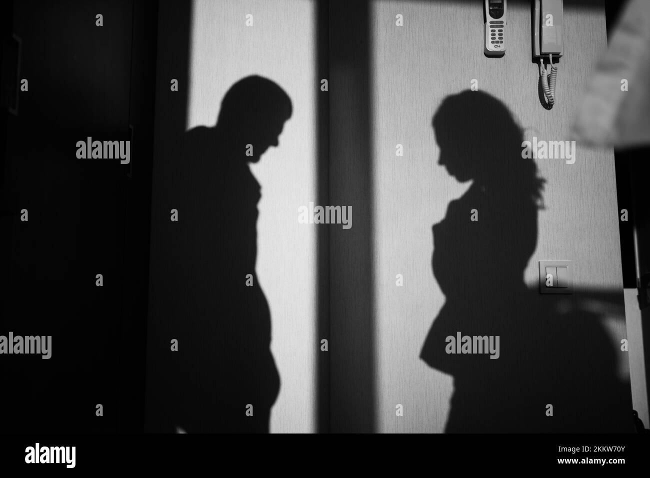 Shadow of bride and groom couple on the wall, black and white, wedding ...