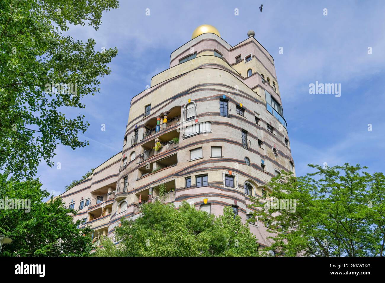 Waldspirale housing estate by Friedensreich Hundertwasser ...