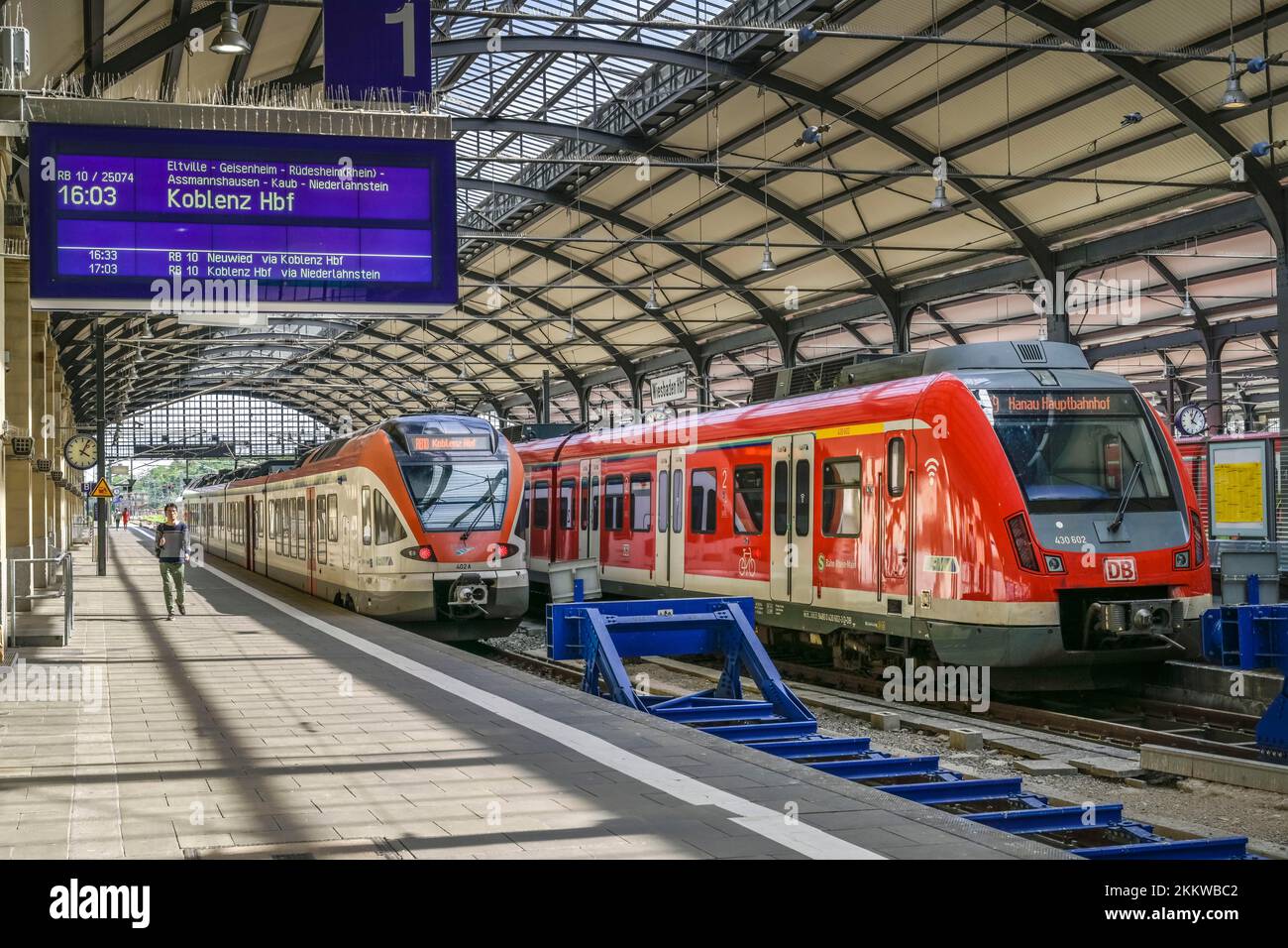 Regional train, S-Bahn, main station, Wiesbaden, Hesse, Germany, Europe ...