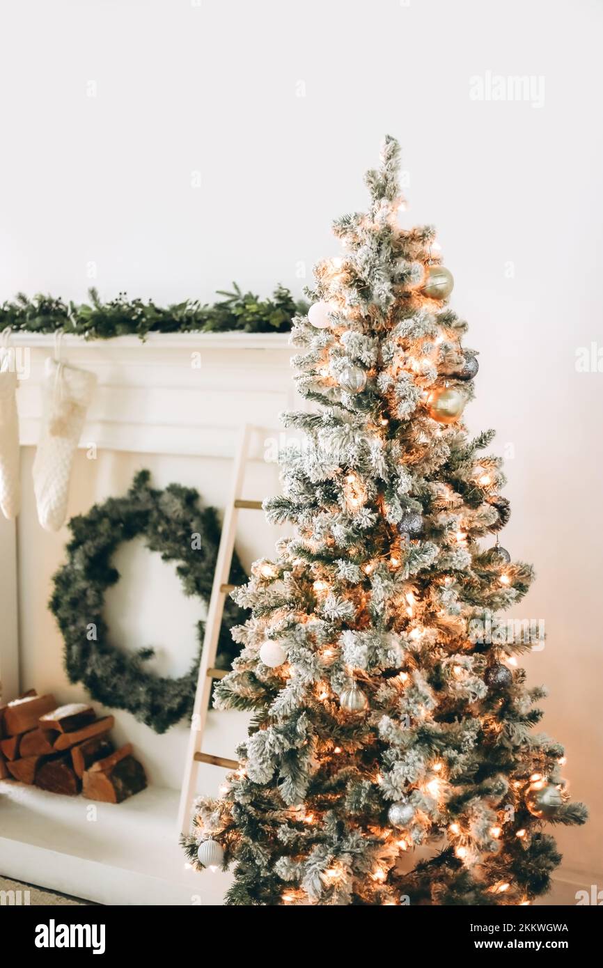 Blurred Christmas background with Christmas tree and fireplace Stock ...