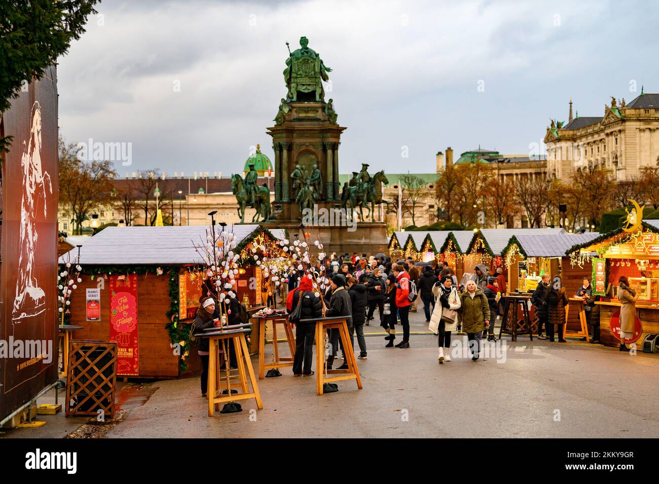 vienna, austria, 24 nov 2022, advent marktet at square maria theresien ...