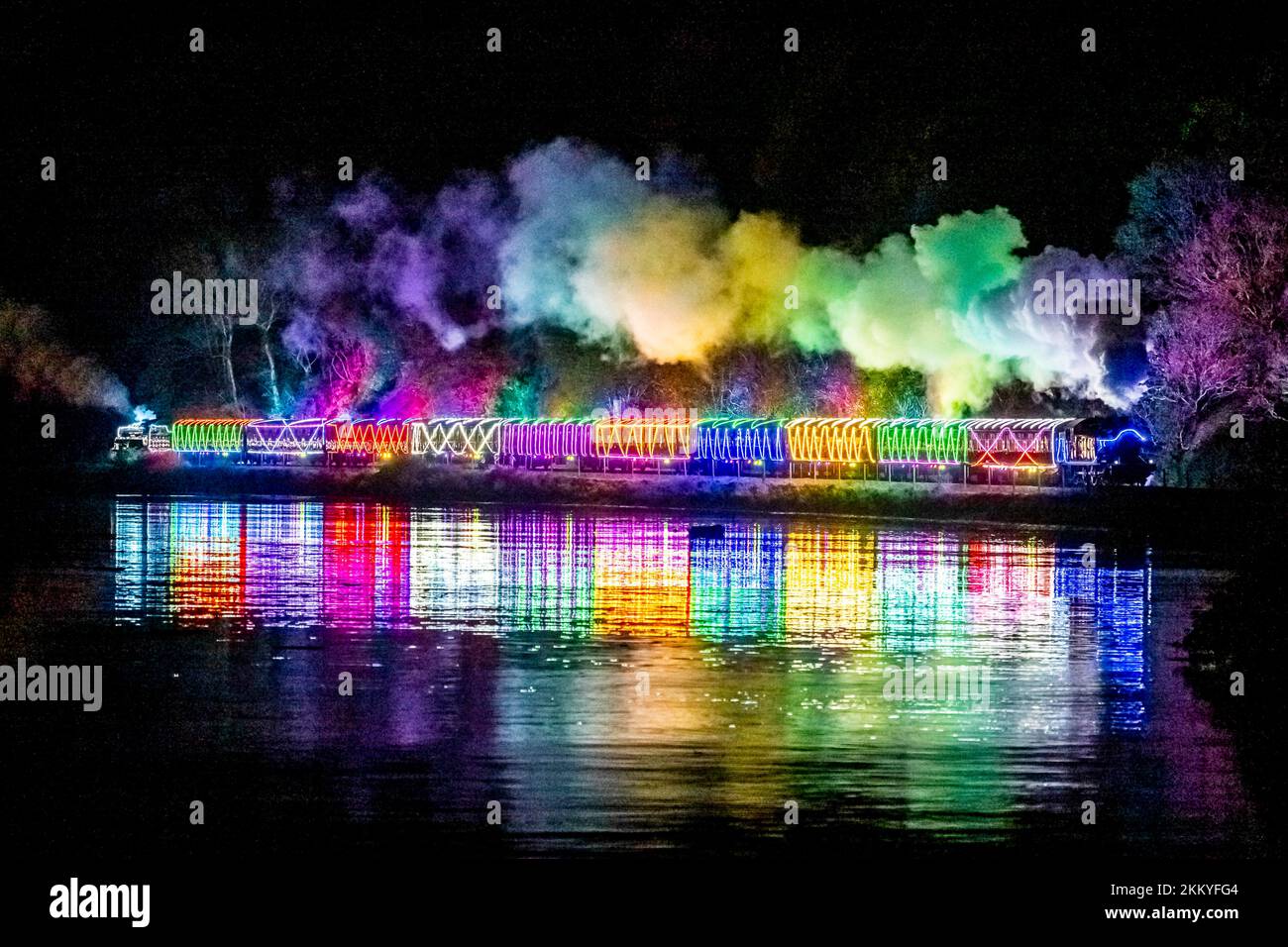 Kingswear, Devon, UK. 25th November 2022. The Christmas Train of Lights ...