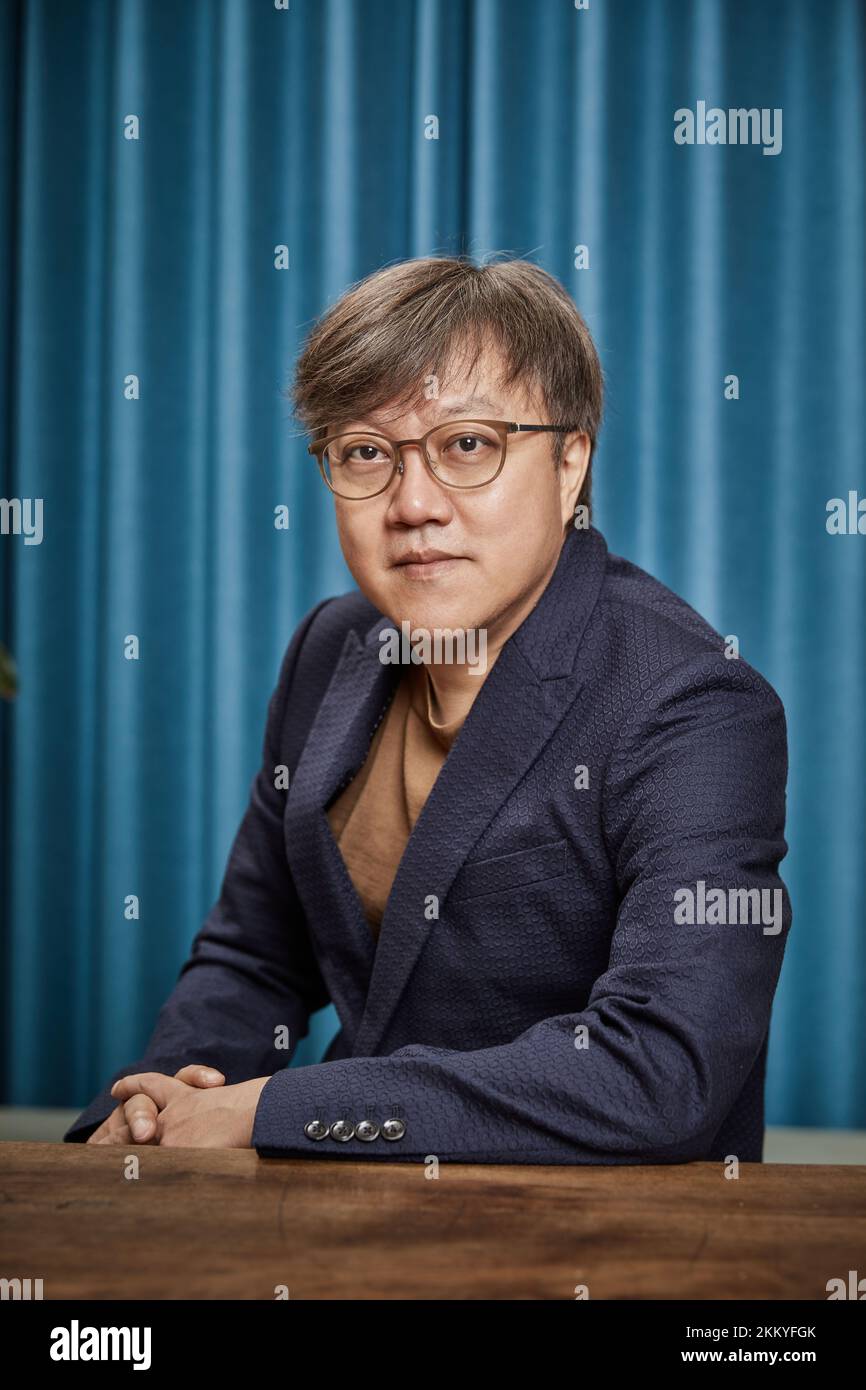 DONG-HOON CHOI in ALIENOID (2022) -Original title: OEGYE+IN 1BU ...