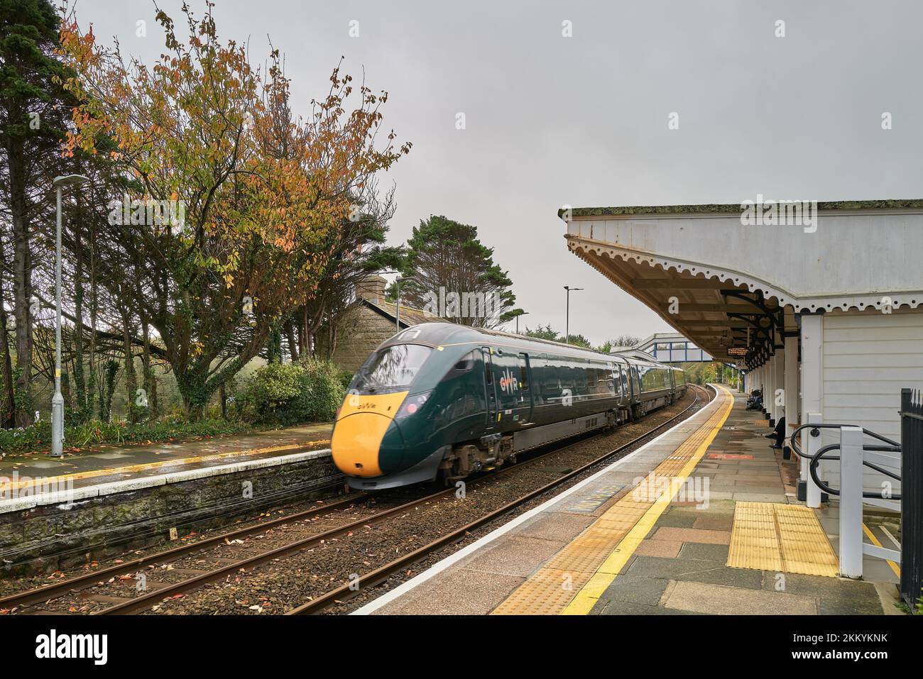 A train arrives at the GWR railway line at St Erth rail station ...