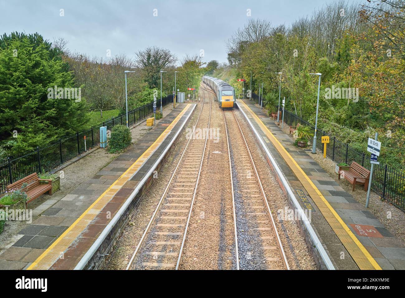 A train arrives at the GWR railway line at St Erth rail station ...