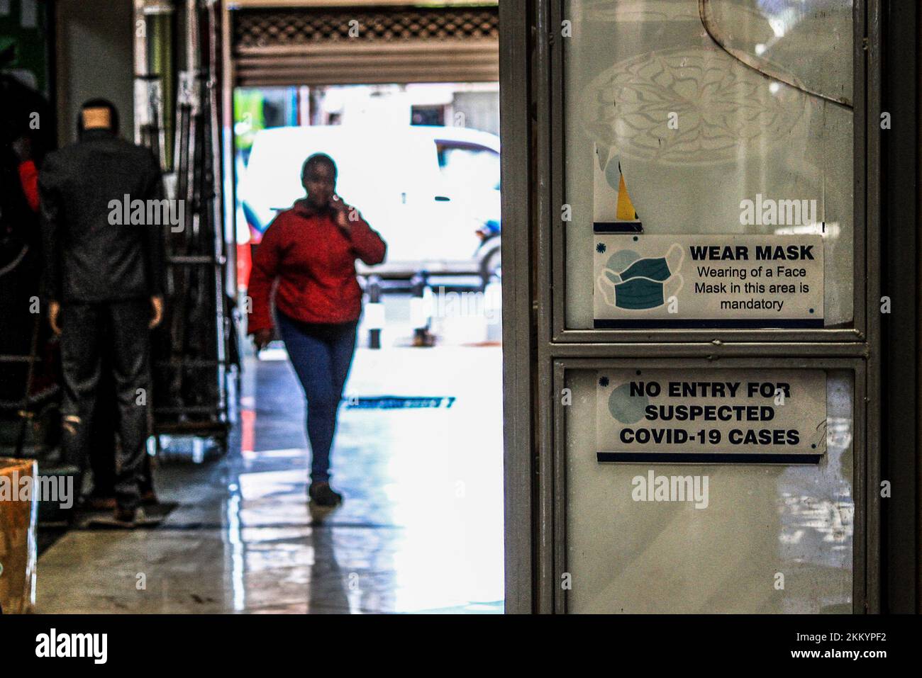 Woman walks behind restaurant hi-res stock photography and images - Alamy