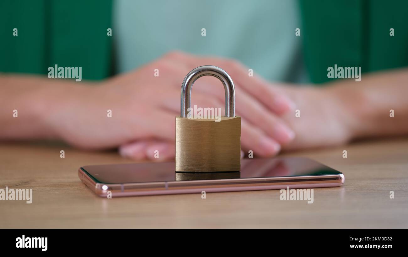 Smart phone closed lock hi-res stock photography and images - Alamy