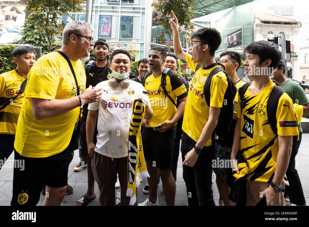 Lineup for fans hi-res stock photography and images - Alamy