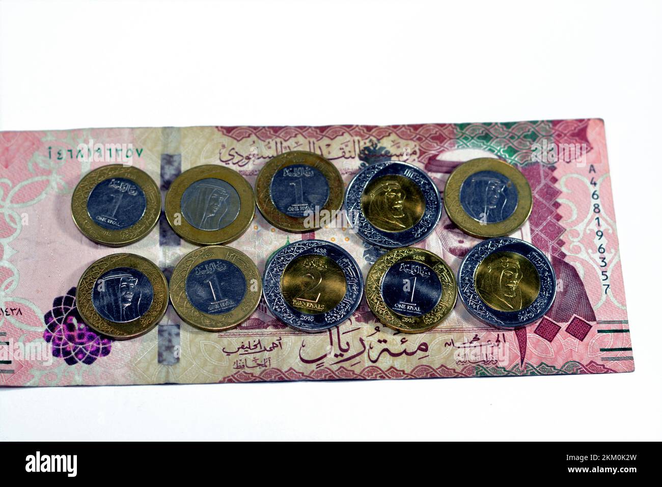 100 SAR one hundred Saudi Arabia riyals cash money banknote with pile ...