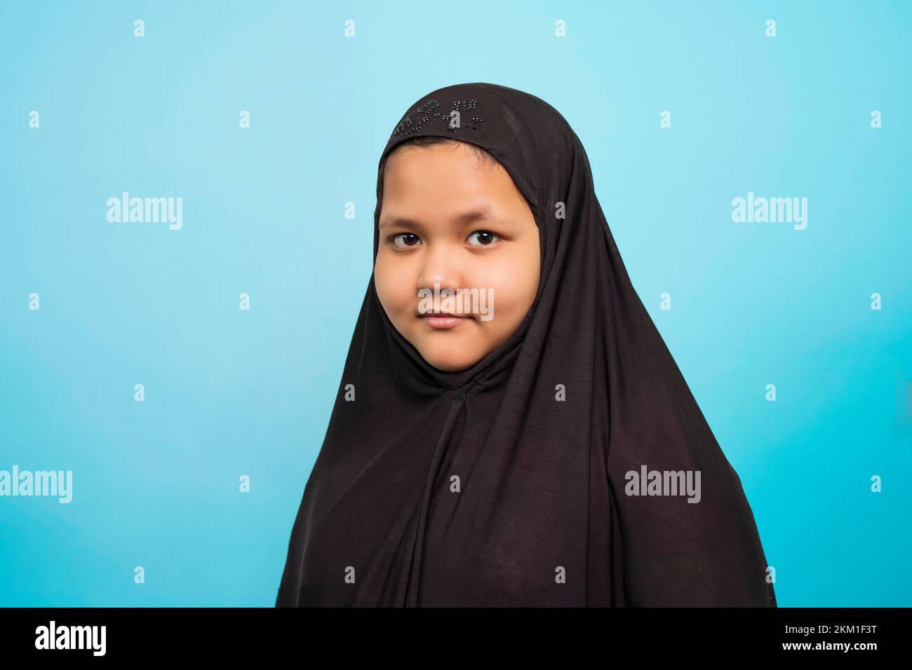 Looking ul hi-res stock photography and images - Alamy