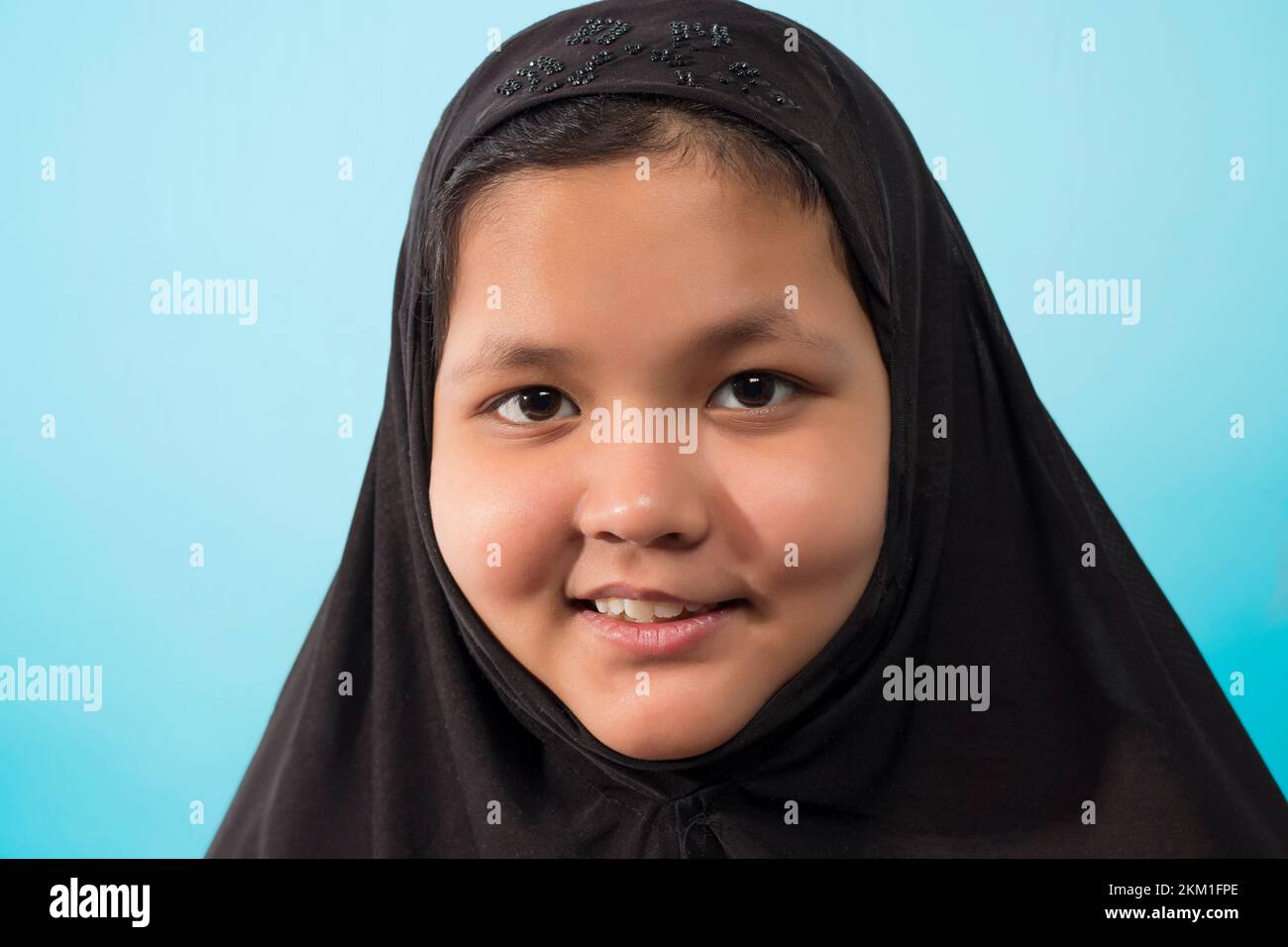 Close up portrait of toddler muslim girl in hijab Stock Photo - Alamy