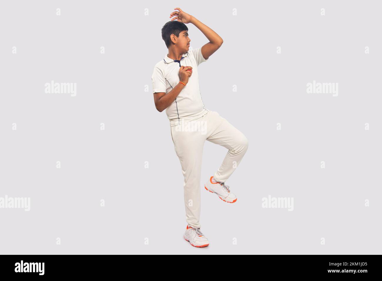 Cricket player bowler side view hi-res stock photography and images - Alamy