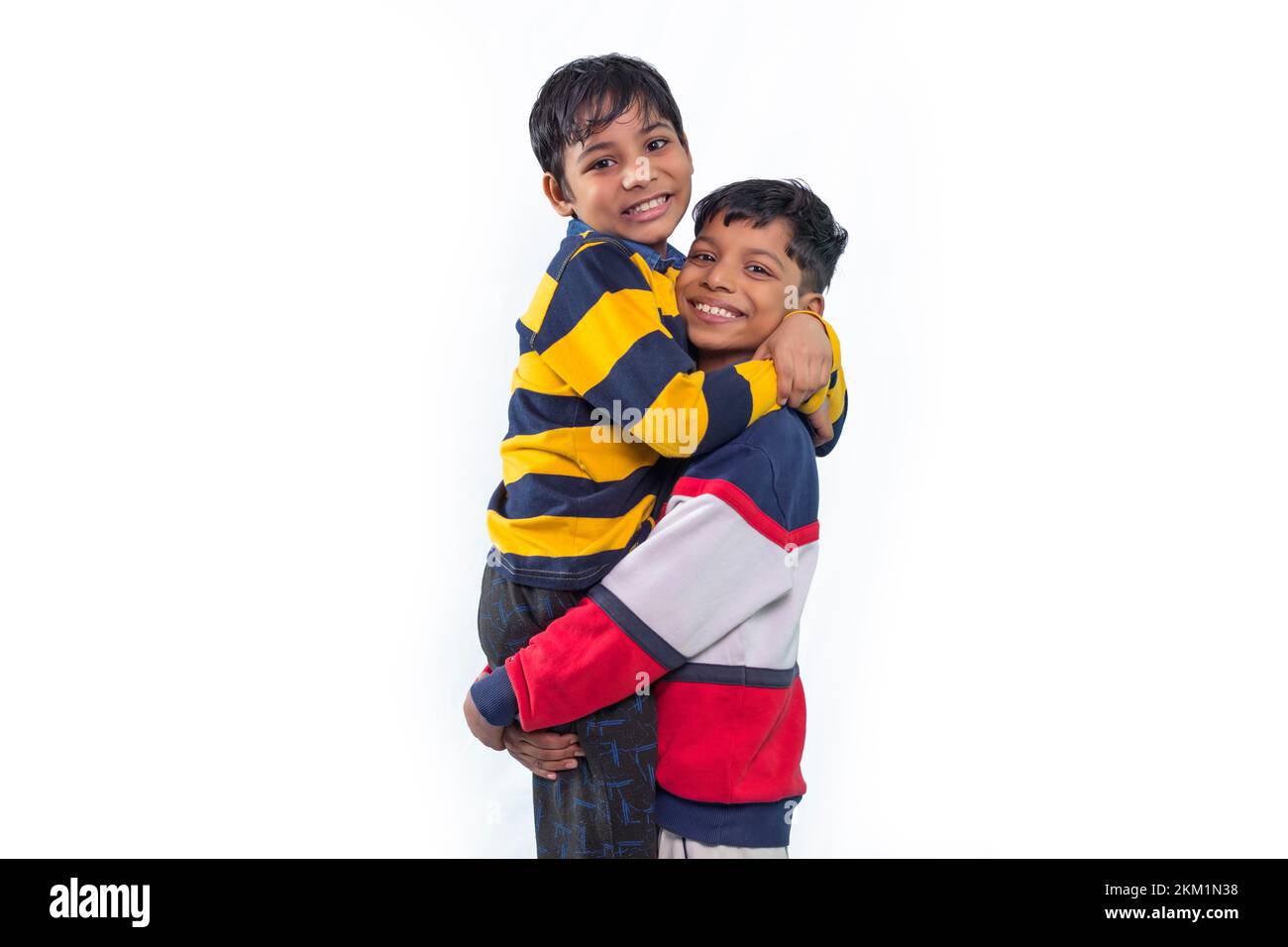 Portrait of kids hanging out & playing together Stock Photo - Alamy