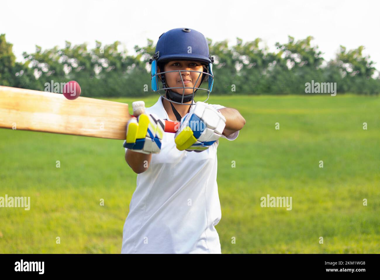 Female cricket player hi-res stock photography and images - Alamy