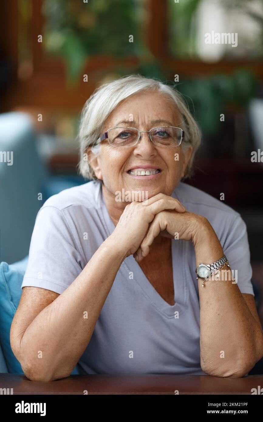 Portrait of beautiful senior woman with white hair Stock Photo - Alamy