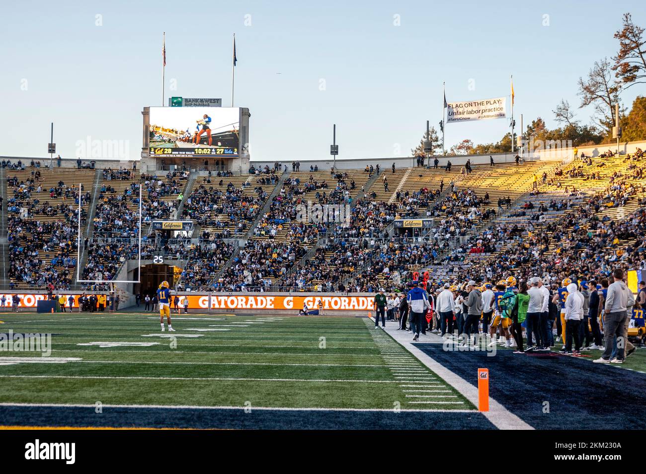 November 25 2022 Berkeley, CA U.S.A. UC Berkeley Protesters hang up ...