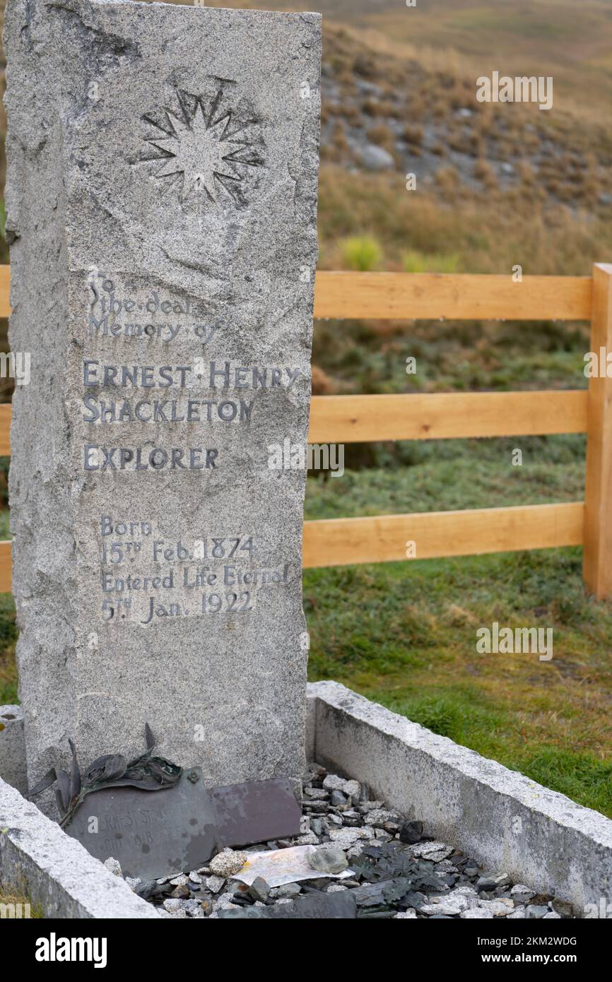 Grave of Sir Ernest Shackleton at Grytvikens Cemetery in South Georgia ...