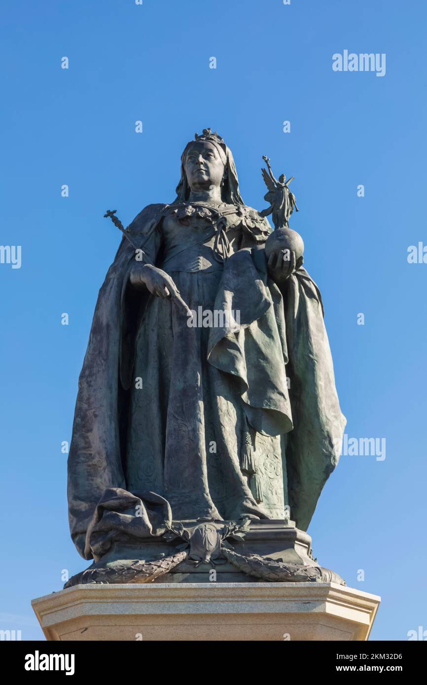 England, East Sussex, Brighton, Hove, Queen Victoria Statue Stock Photo ...