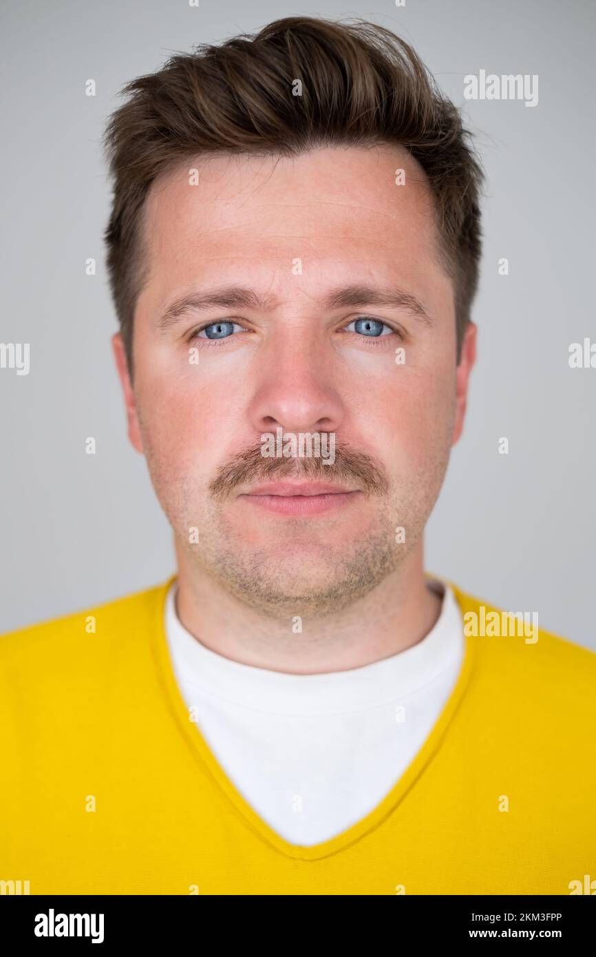 Passport picture, man hi-res stock photography and images - Alamy