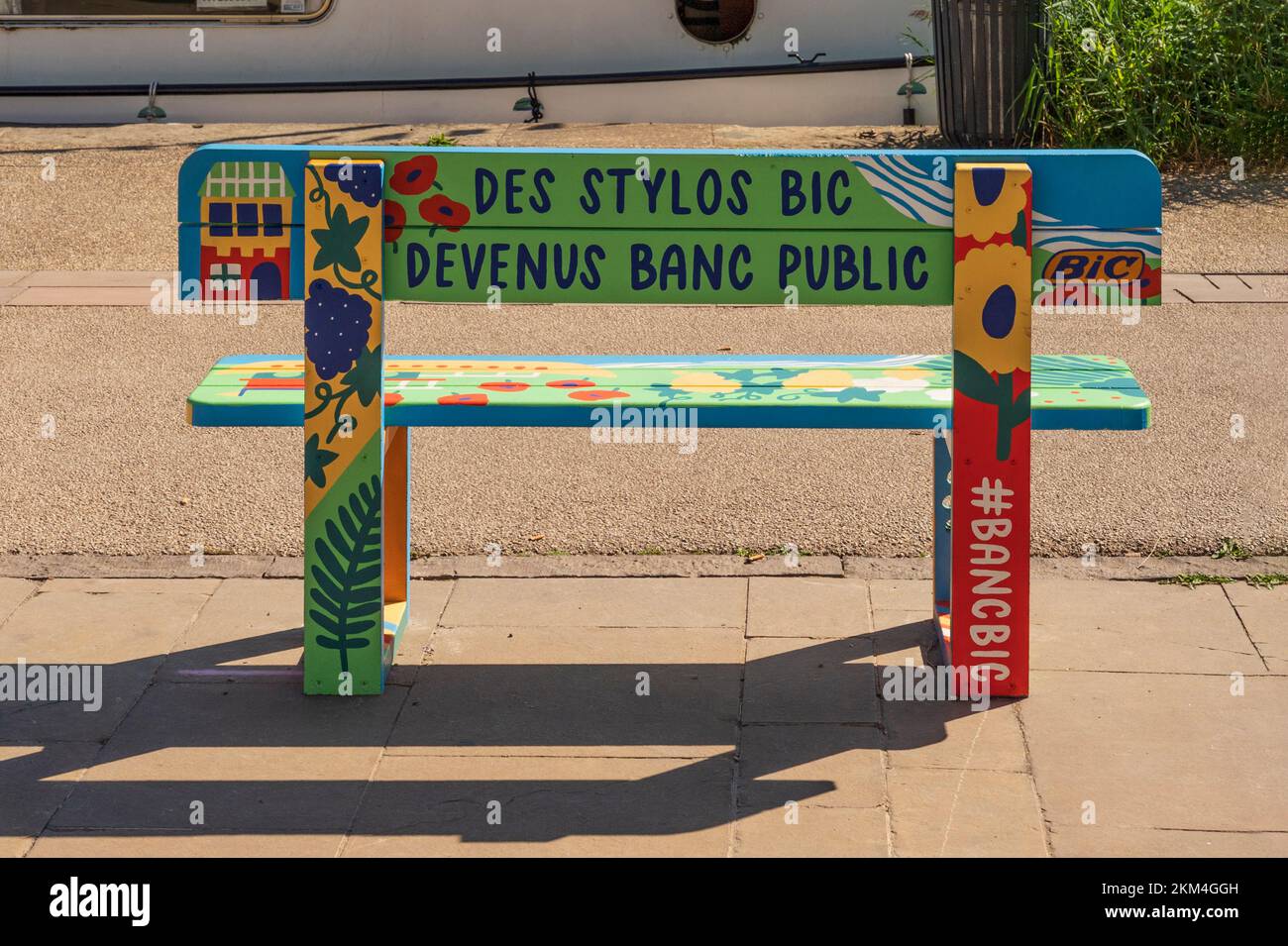 Plastic recycling in France: Bic biros converted into a public bench ...