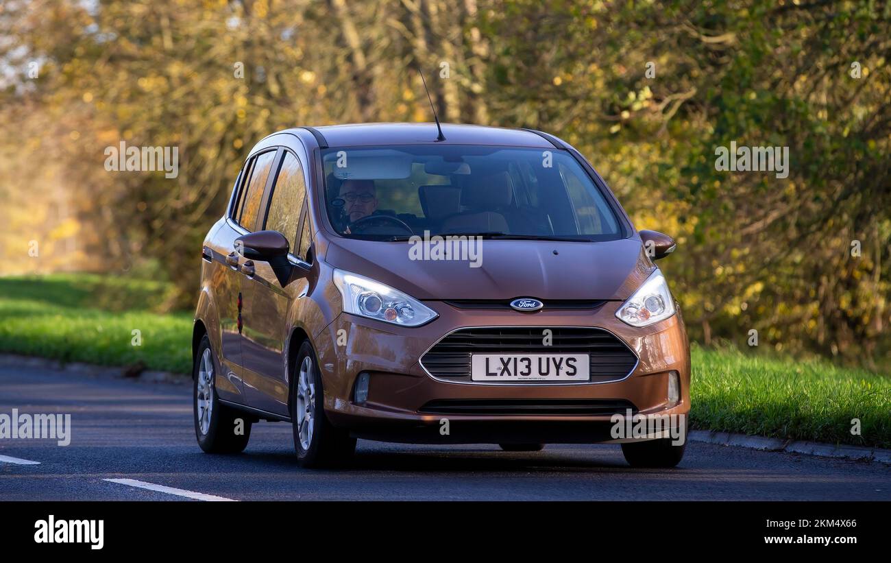 Gold vehicle hi-res stock photography and images - Alamy