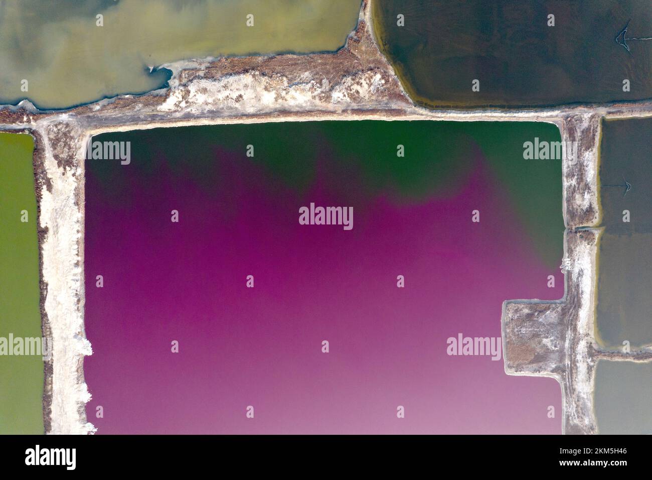 YUNCHENG, CHINA - NOVEMBER 26, 2022 - Aerial photos show pink and green ...