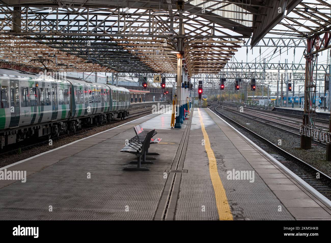 Crewe railway station train station Cheshire England UK Stock Photo - Alamy