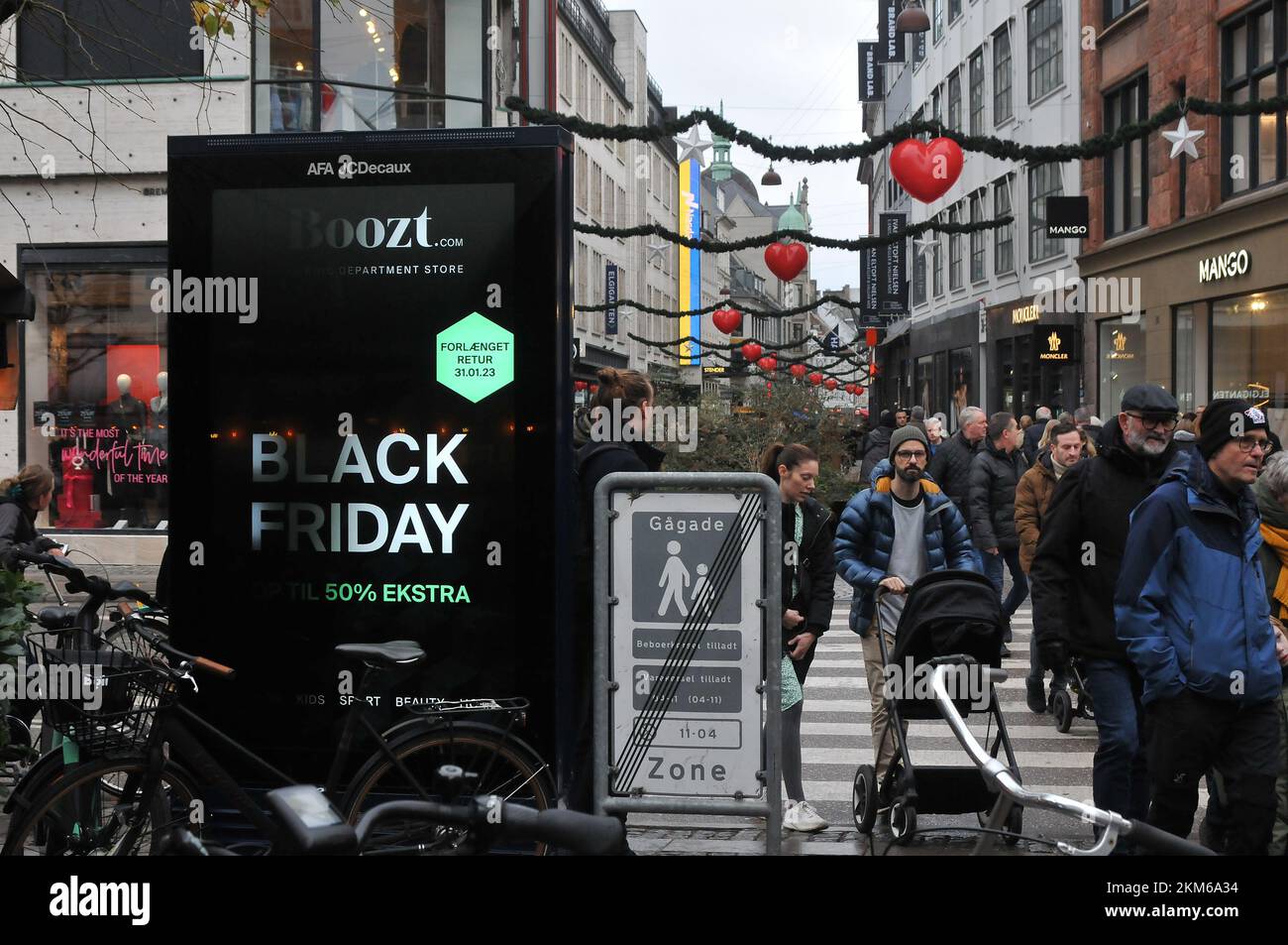 Copenhagen/Denmark/26 November 2022/Shoppers for black friday and week ...