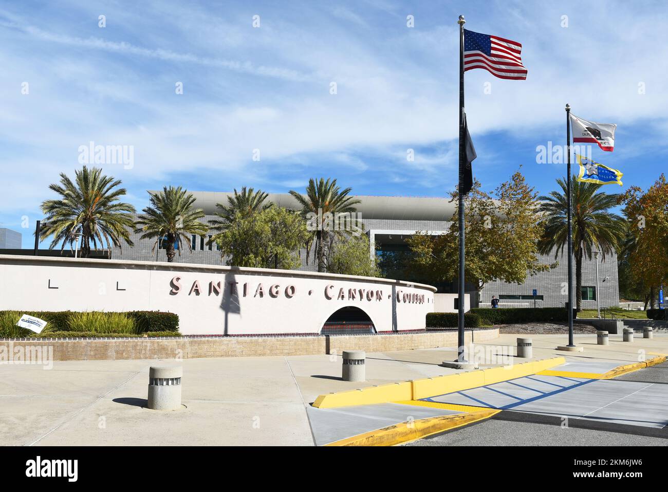 ORANGE, CALIFORNIA - 25 NOV 2022: Sign, Fountain and Flags at the ...