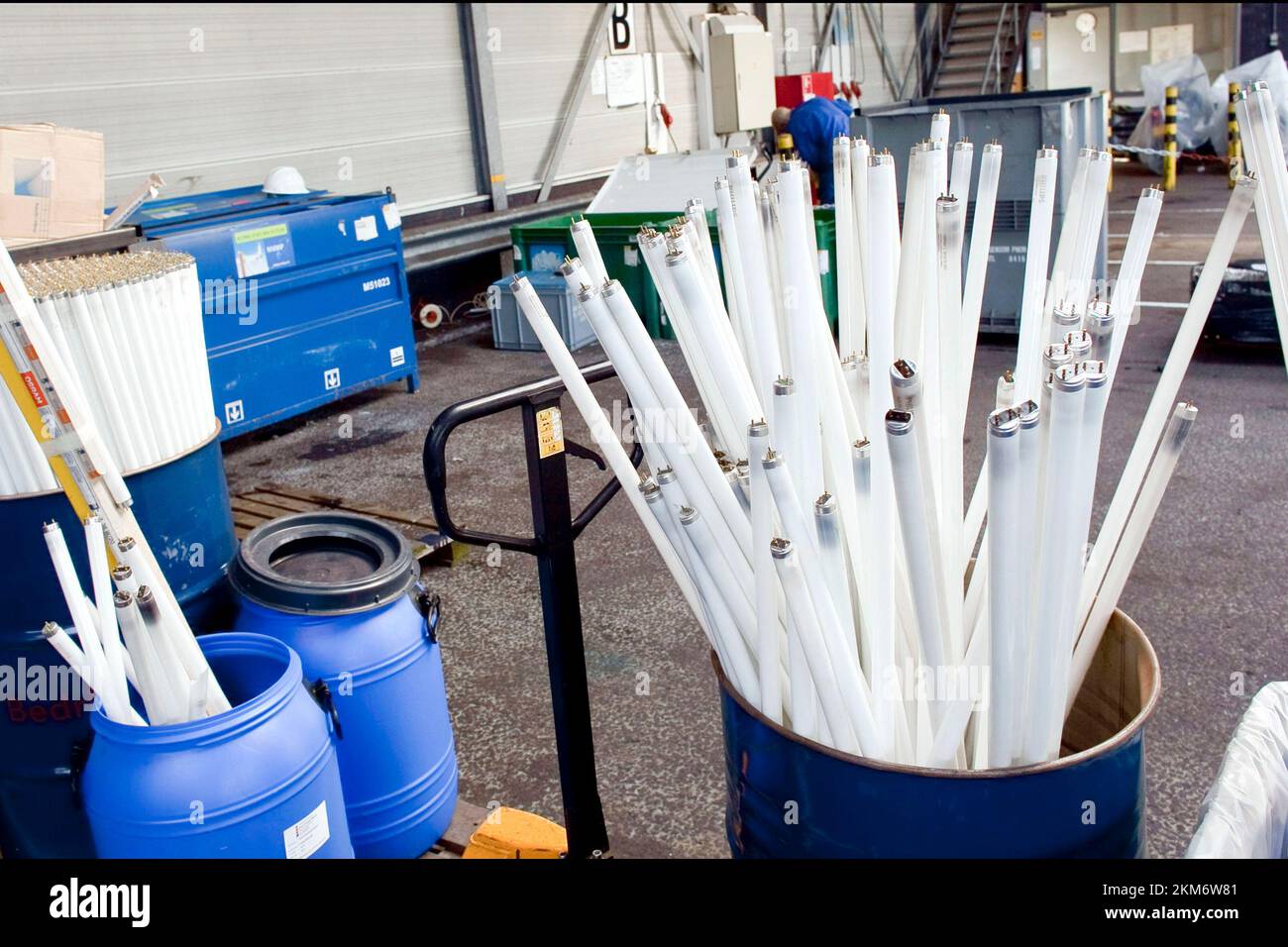 collecting and recycling old fluorescent tubes bij Indaver - Doel ...