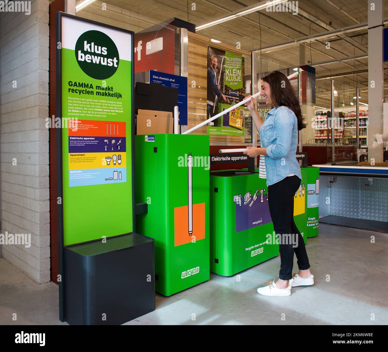 Collecting fluorescent tubes in a construction market for recycling ...